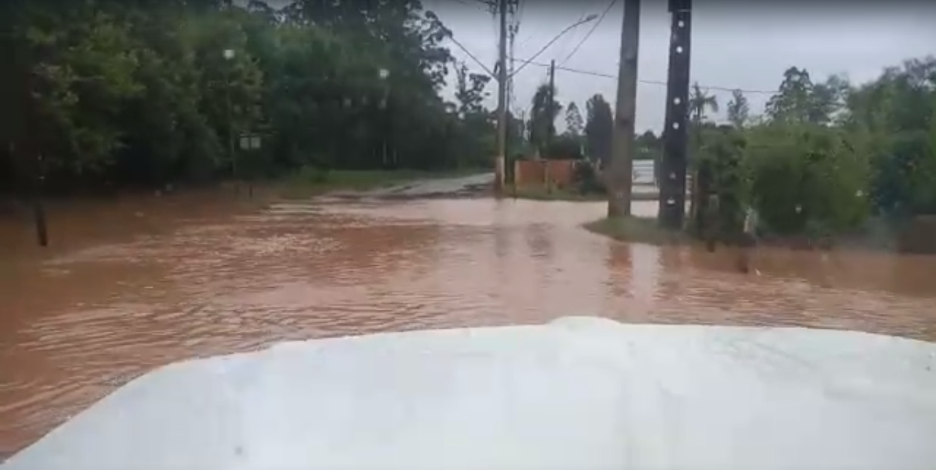 Chuva provoca alagamento no Jardim Kennedy II - Notícias de Poços de ...