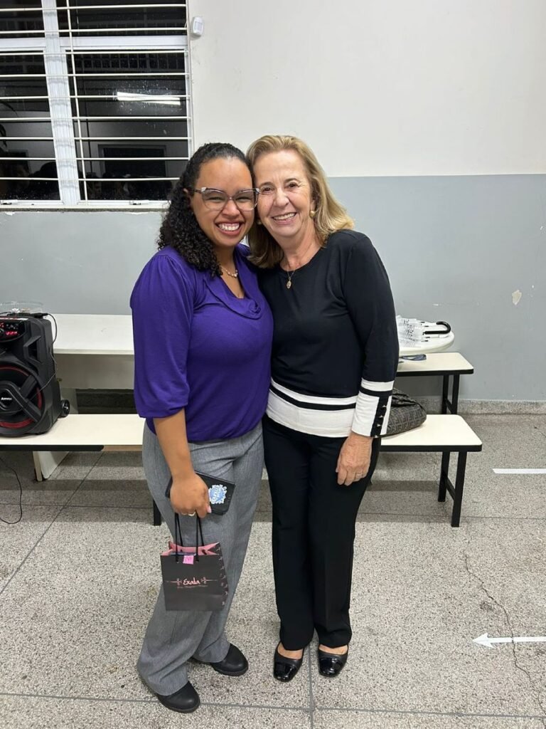 Professora Silmara ganha medalha de ouro e está entre os melhores ...