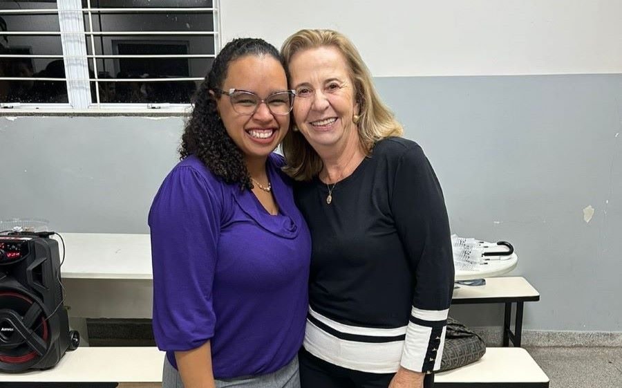 Professora Silmara ganha medalha de ouro e está entre os melhores ...